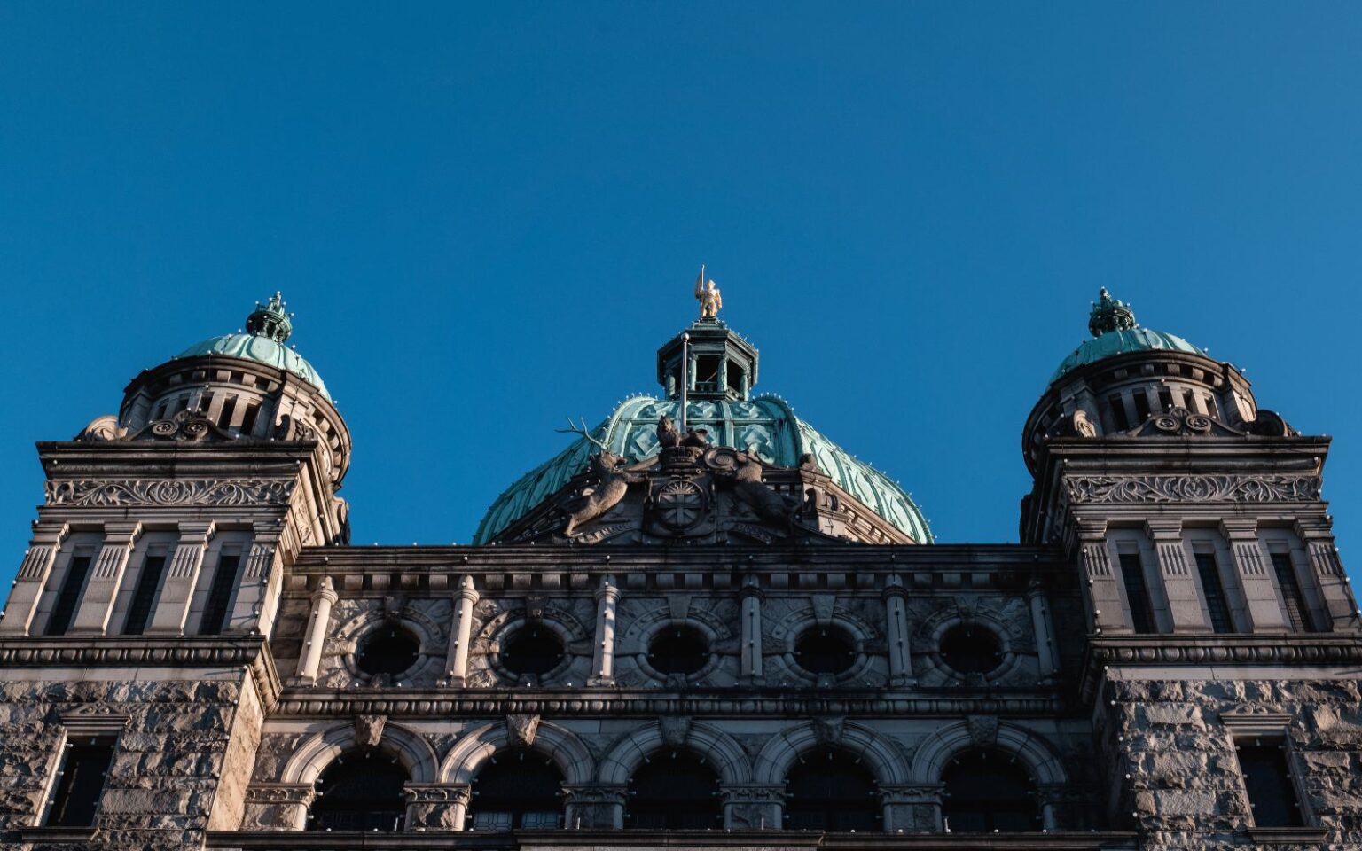 The BC Parliament Buildings in Victoria: Free Tours & Stunning Views