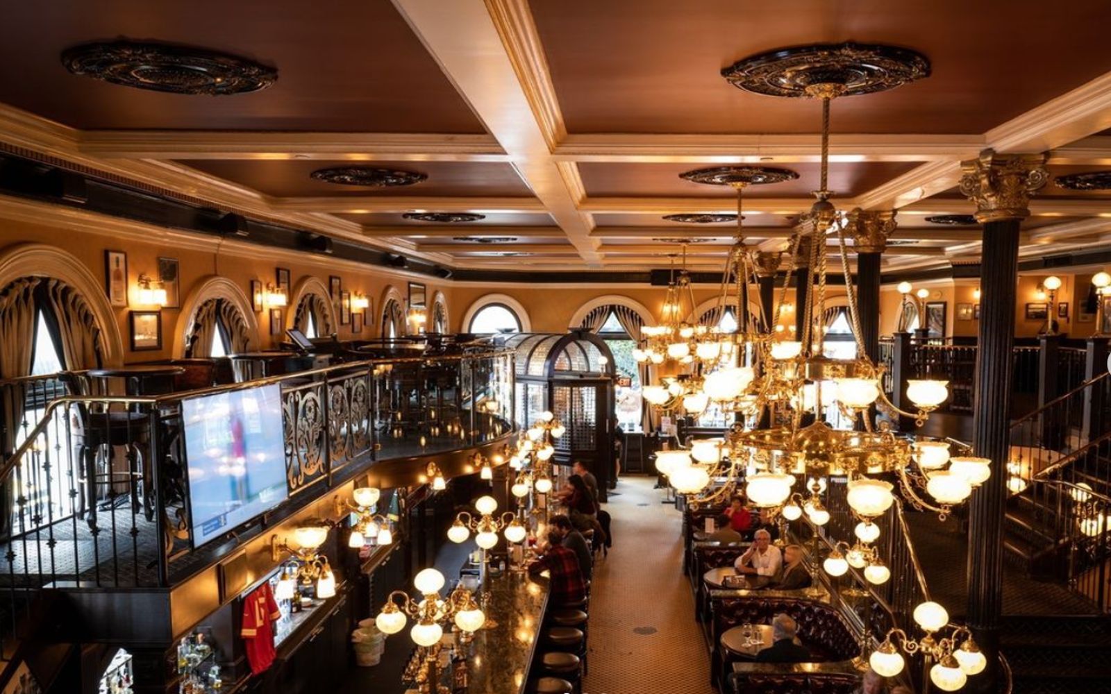 Victoria’s Best Bars: A Newbie’s Guide