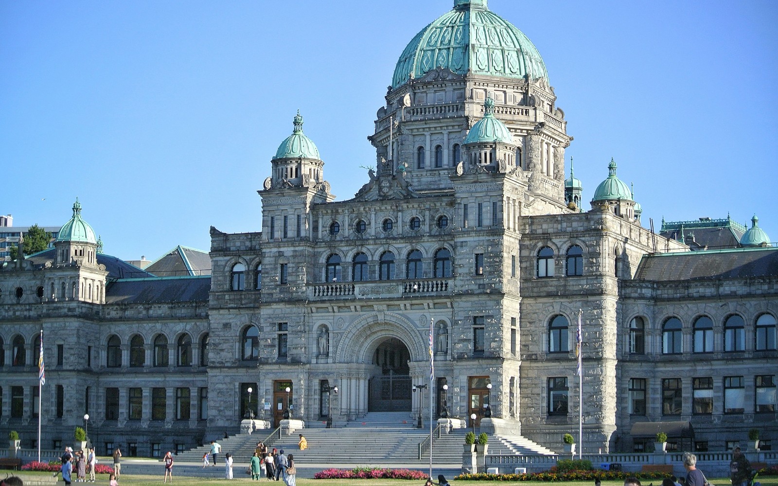 The BC Parliament Buildings in Victoria: Free Tours & Stunning Views
