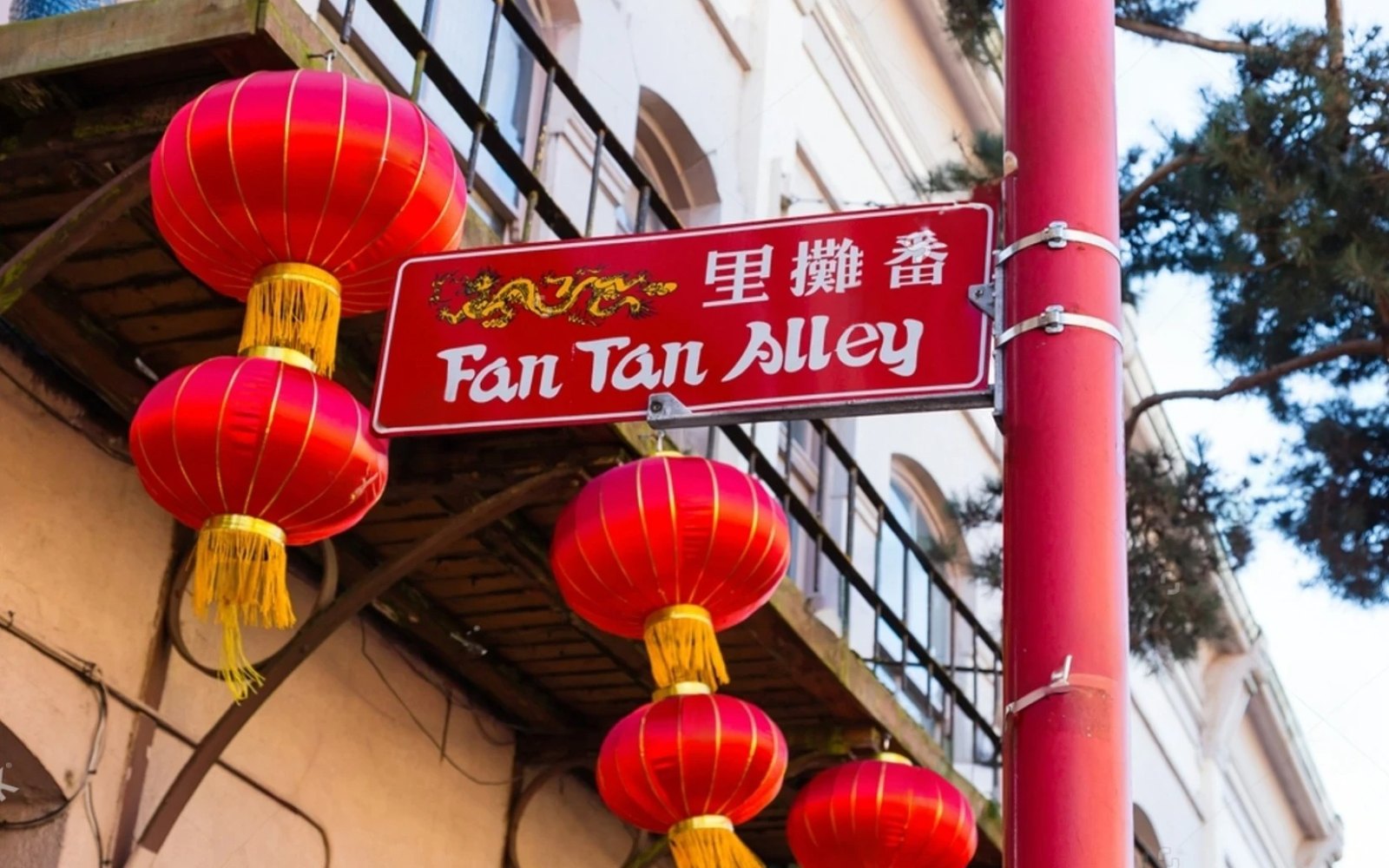 Fan Tan Alley in Victoria – A Hidden Gem You Need to See