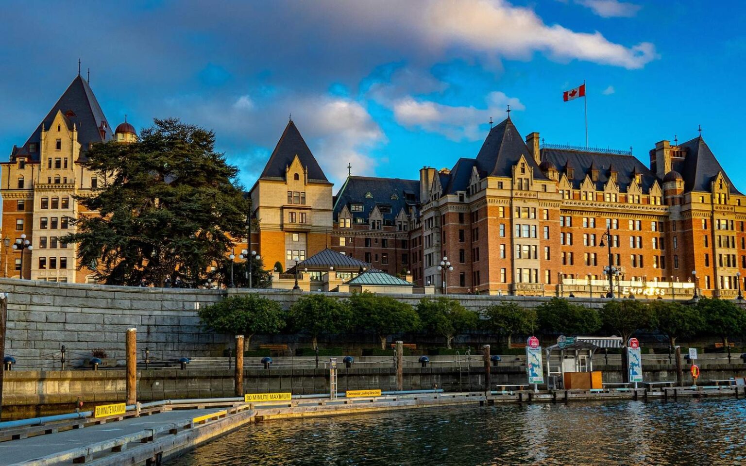 Exploring the Victoria Inner Harbour: Top Attractions & Hidden Gems